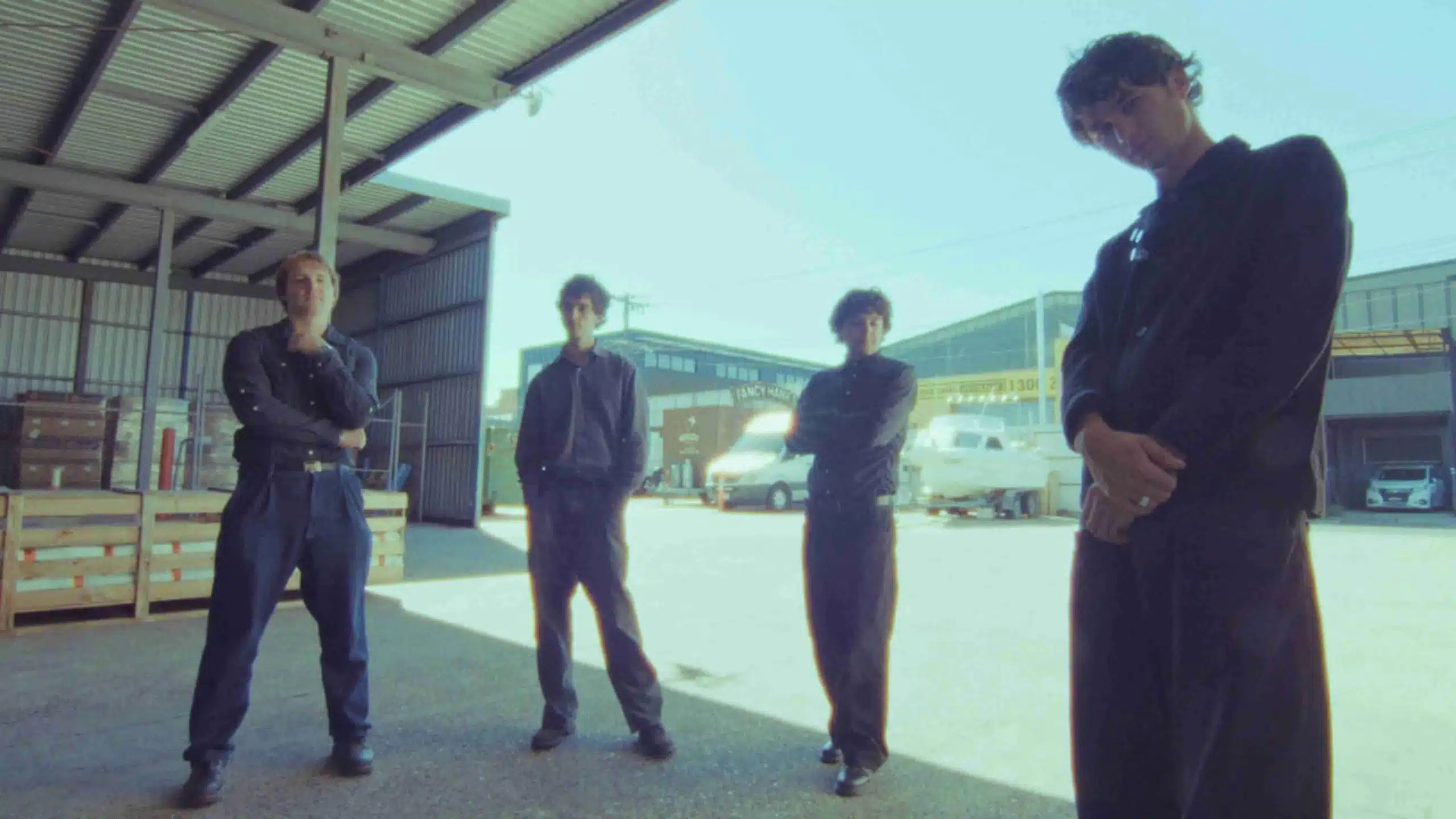 Radio Free Alice Hidupkan Nostalgia Dan Melankolia Post-Punk Di "Empty ...