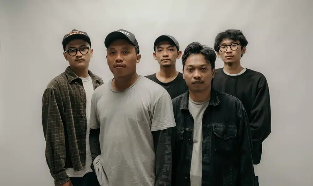 Saat Remoire Menyatukan Amarah Dan Keindahan Di Single "Stray"